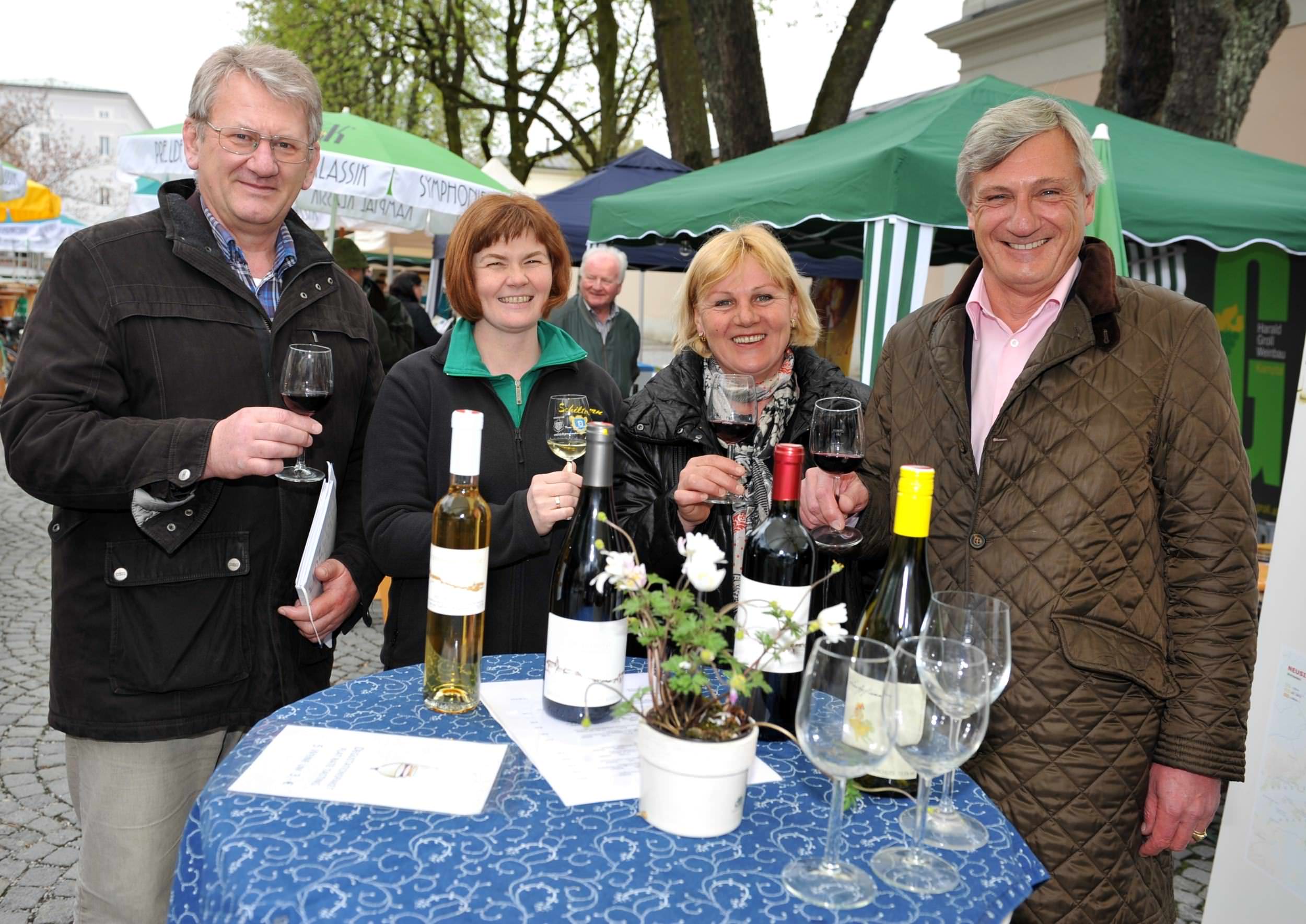 Stadt Salzburg - Winzermarkt vor dem Schloss Mirabell offiziell eröffnet