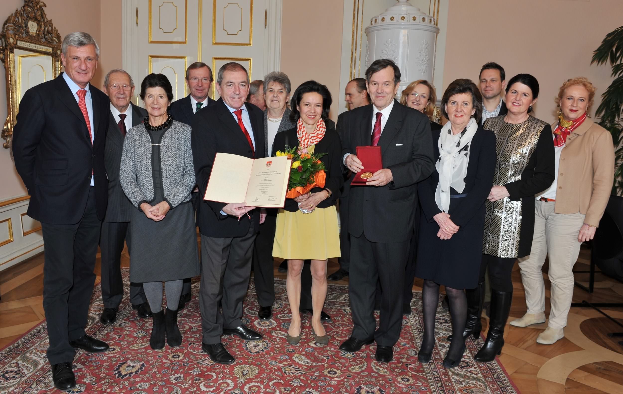 Stadt Salzburg - Bürgermeister Schaden verlieh Peter Radel Stadtsiegel ...
