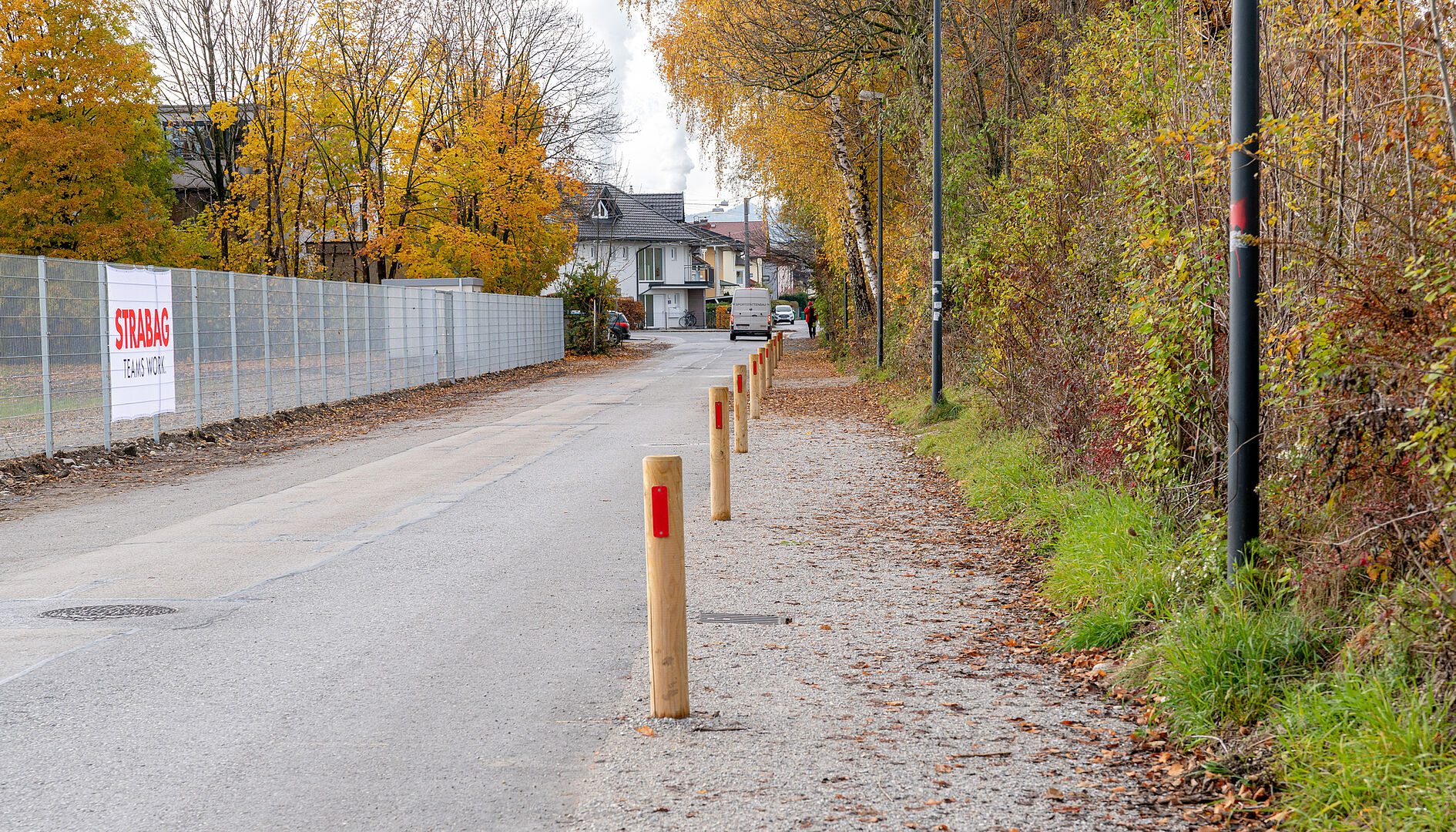 Stadt Salzburg - Theodostraße: Geschotterter Gehweg statt asphaltiertem ...