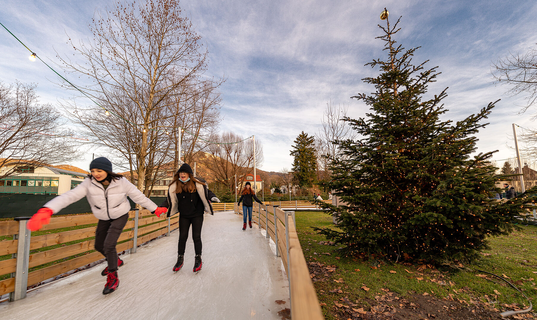 Stadt Salzburg - 24. Dezember Gratis-Eislauf am Eiszauber im Volksgarten Stadt Salzburg - 24. Dezember Gratis-Eislauf am Eiszauber im Volksgarten